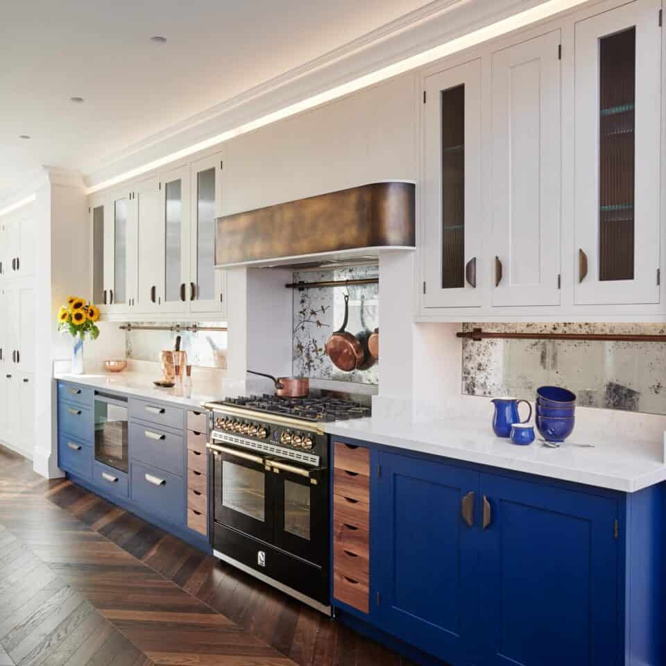 Retro? No, Timeless! These 18 Traditional Kitchens Define Elegance ...
