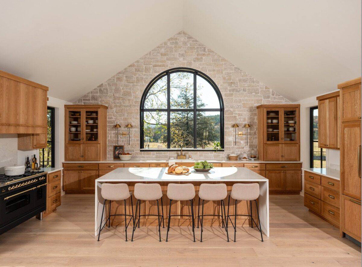 Retro? No, Timeless! These 18 Traditional Kitchens Define Elegance ...