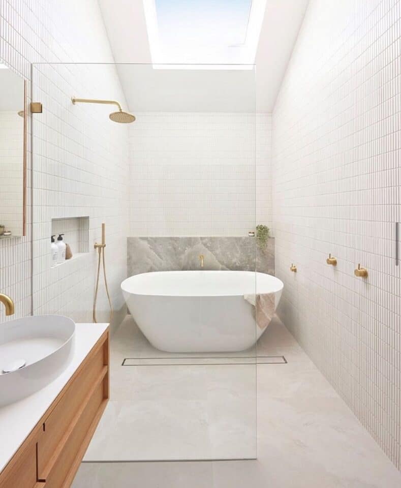 Small Wonders: 20 Genius Ideas for Narrow Bathrooms – DecoFond