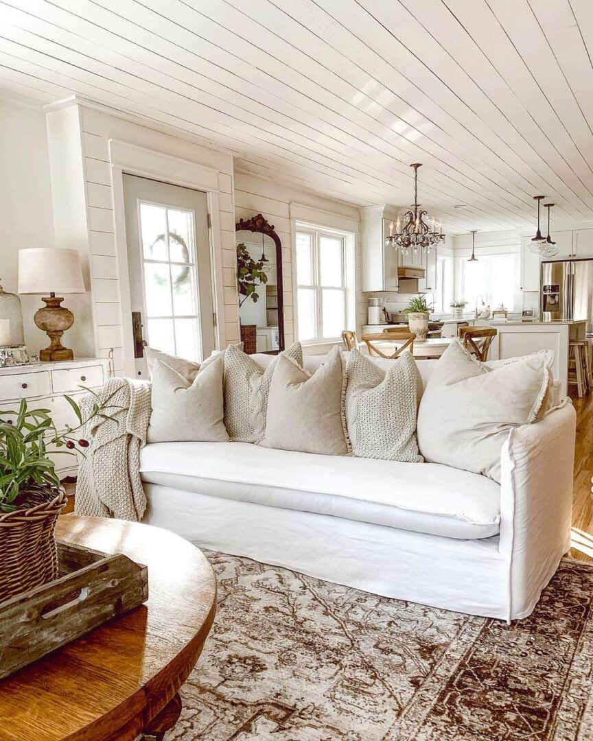 Anchored in Style: 20 Shiplap Living Rooms You’ll Be Obsessed With ...