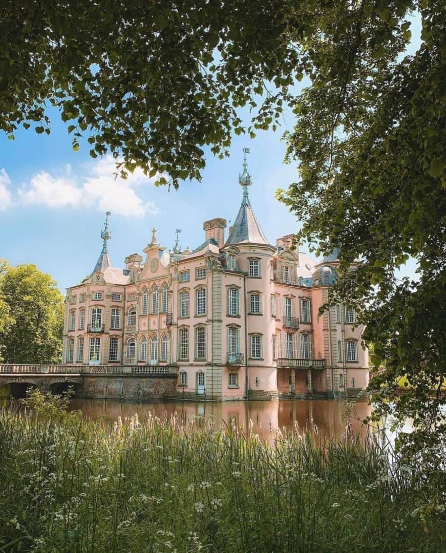 The 30 Most Beautiful Castles Around the World – DecoFond