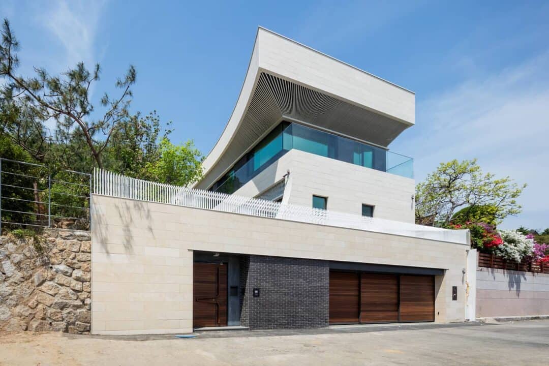 Beyond Straight Lines: Exploring The Beauty Of 12 Curved Houses – DecoFond