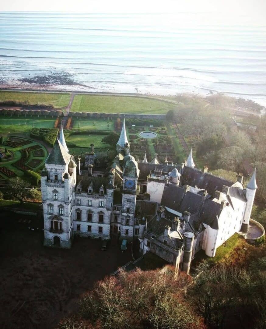 The 30 Most Beautiful Castles Around the World – DecoFond