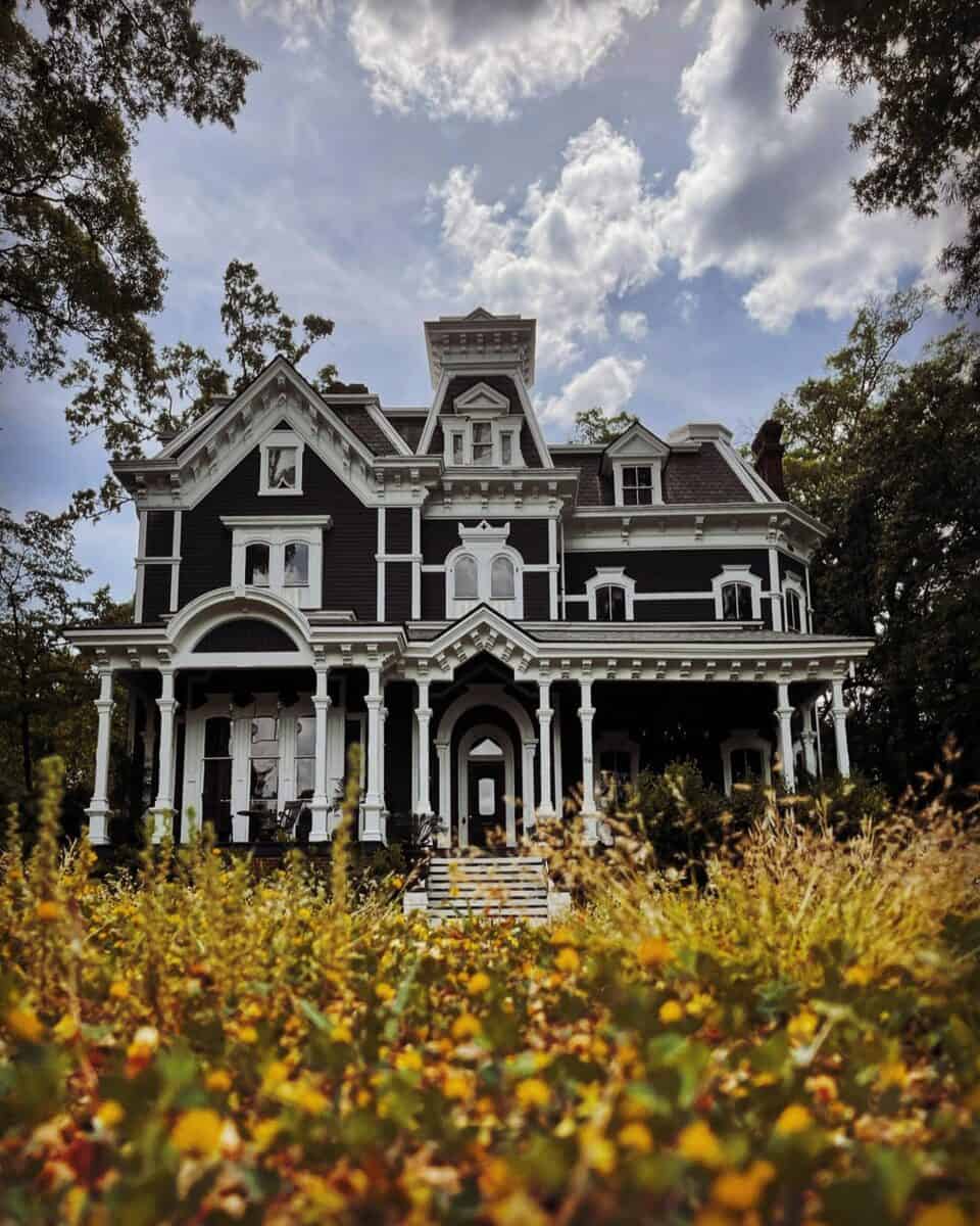 Nightmarish Style: 9 Spookiest Haunted House Designs – DecoFond