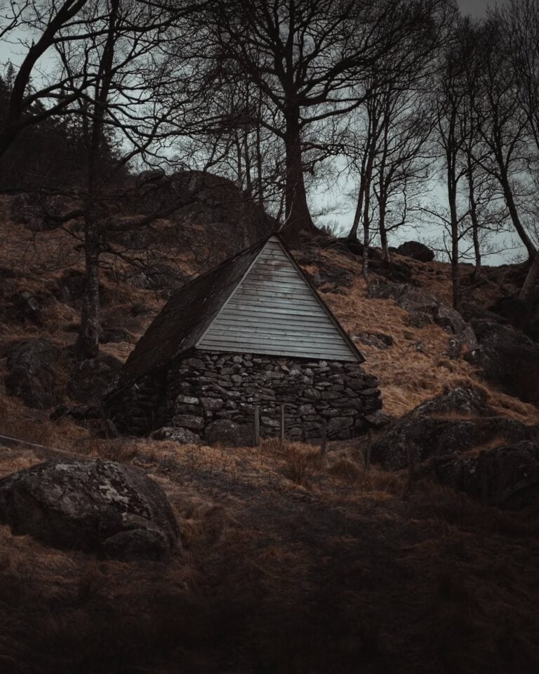 Nightmarish Style: 9 Spookiest Haunted House Designs – DecoFond