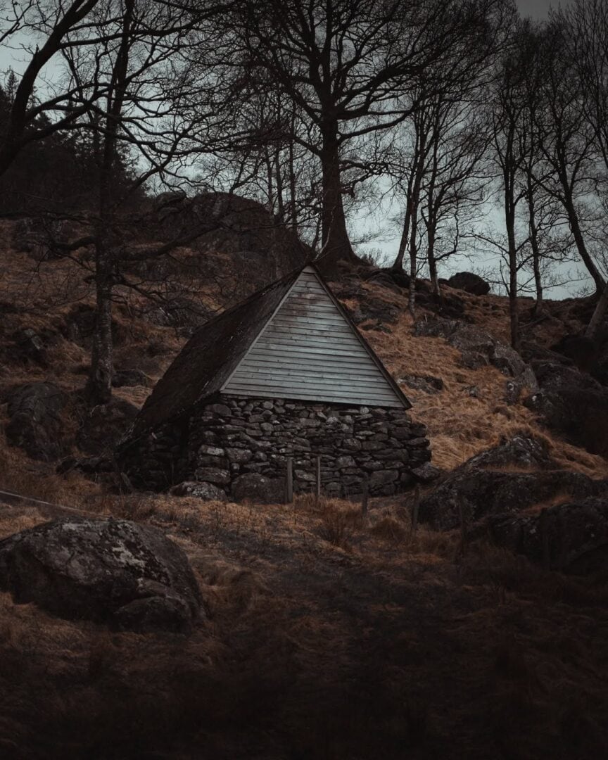 Nightmarish Style: 9 Spookiest Haunted House Designs – DecoFond