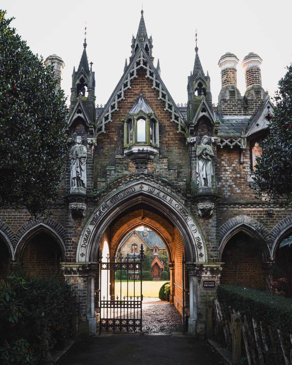 Nightmarish Style: 9 Spookiest Haunted House Designs – DecoFond