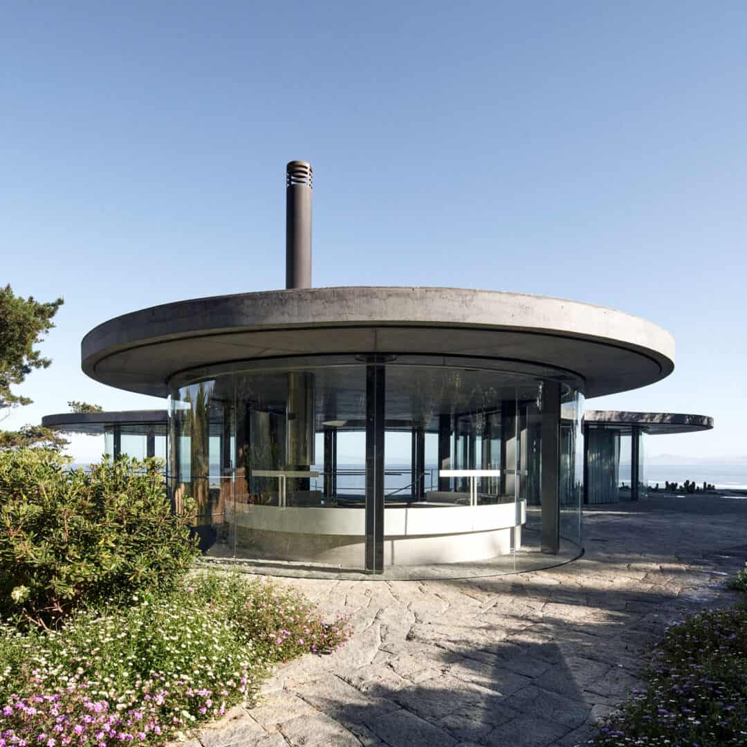 Defying the Norm: 12 Insane Round House Designs – DecoFond