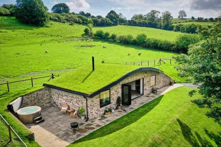 Living Below The Surface: 10 Underground Houses – DecoFond