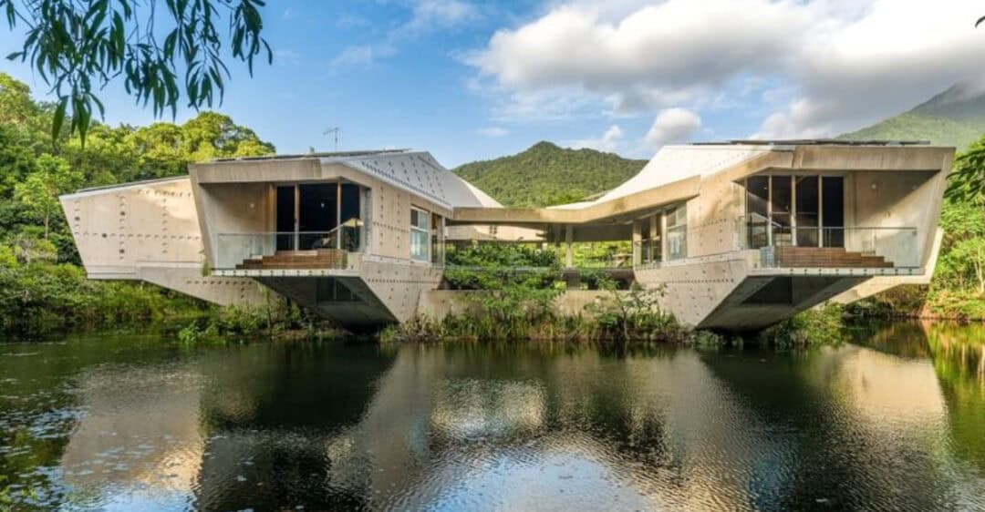 10 Cartoony Houses You Can Visit If You’d Like a Trip Down Memory Lane ...