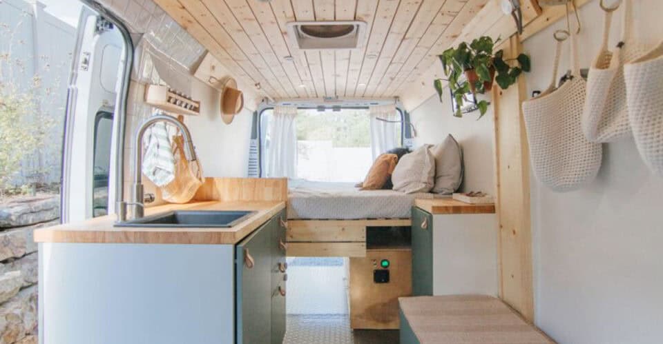 10 Gorgeous Van Interiors That Make Tiny Living Look Chic – DecoFond