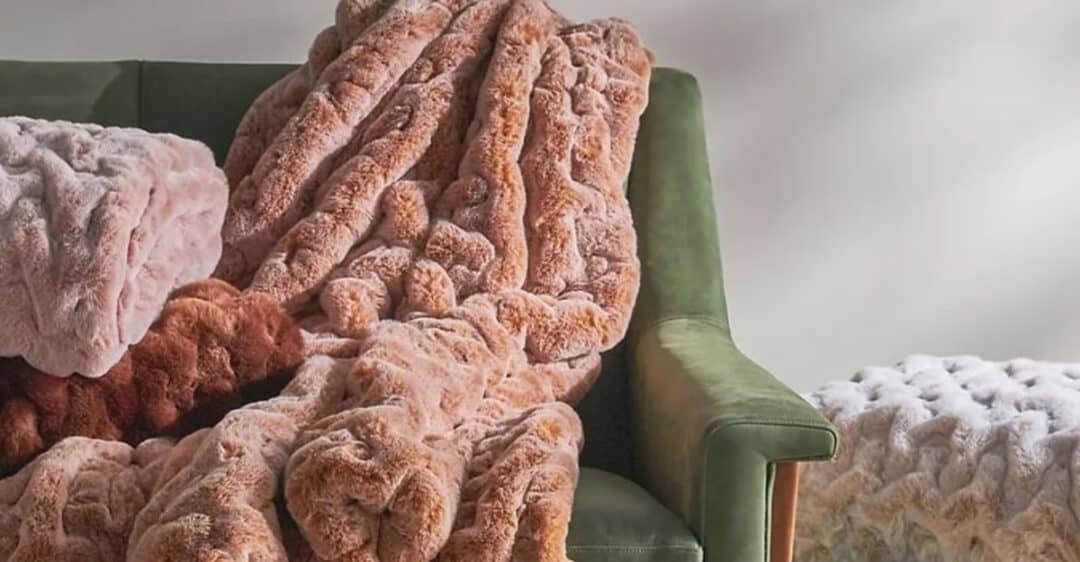 6 Reasons To Have A Stack Of Cozy and Rich Blankets – DecoFond