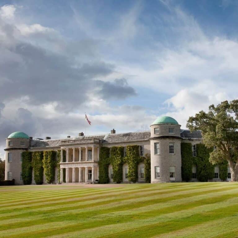 10 English Aristocrat Homes That Are Fit for a Fairytale – DecoFond