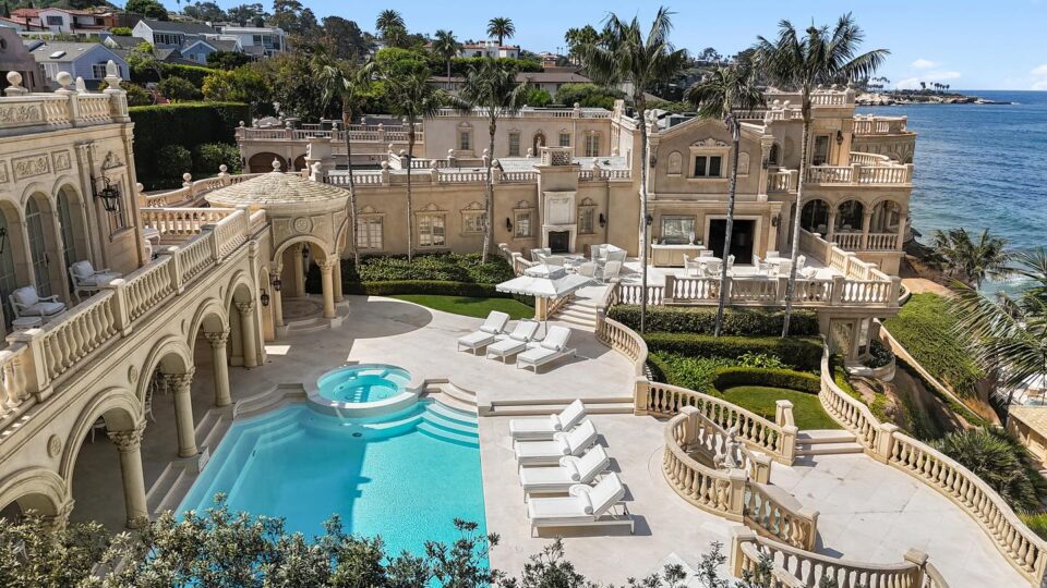 10 Outrageously Luxe Pool Villas We’ll Probably Never Afford – DecoFond