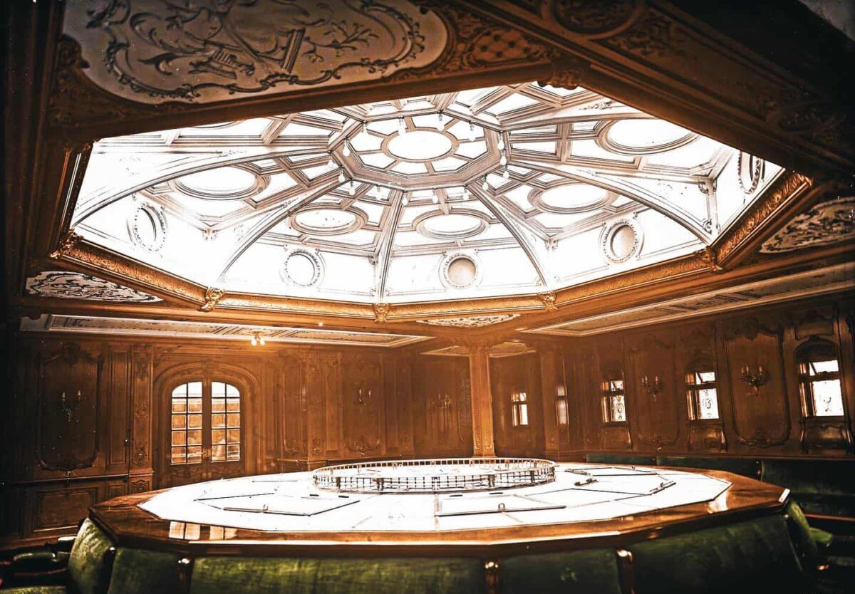 RMS Oceanic: The Ship That Redefined Luxury and Innovation – DecoFond