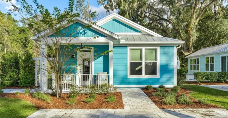 10 Reasons Why Small Blue Houses Feel So Peaceful and Cozy – DecoFond