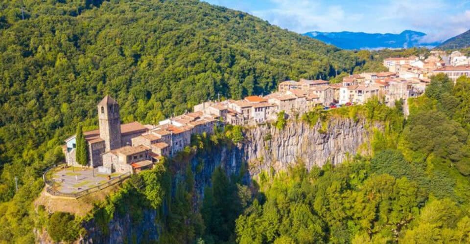 Europe’s 10 Most Beautiful Hilltop Towns And Villages – DecoFond