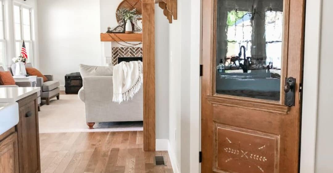 Soften The Look Of Your Outdated Doors With These 10 Easy Hacks – DecoFond