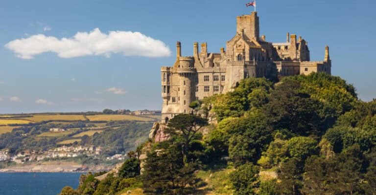 10 Seaside Churches That Offer Breathtaking Views – DecoFond