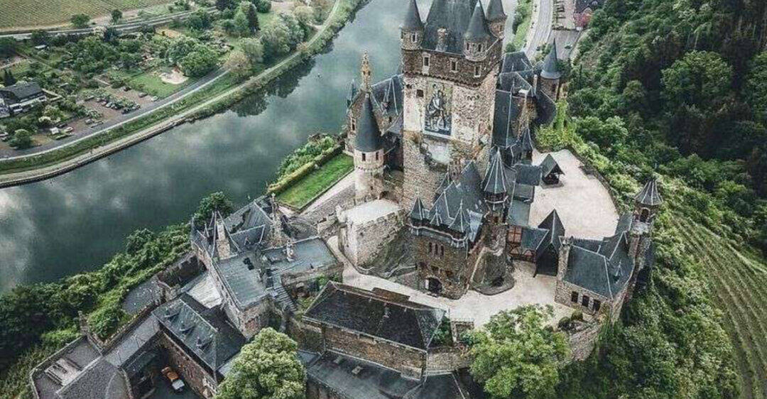 10 Gothic Castles That Defined the Era – DecoFond