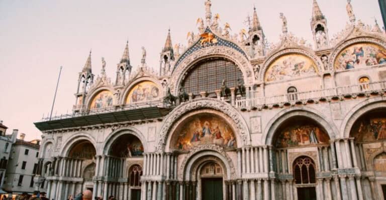 10 Stunning Examples of Byzantine Architecture – DecoFond