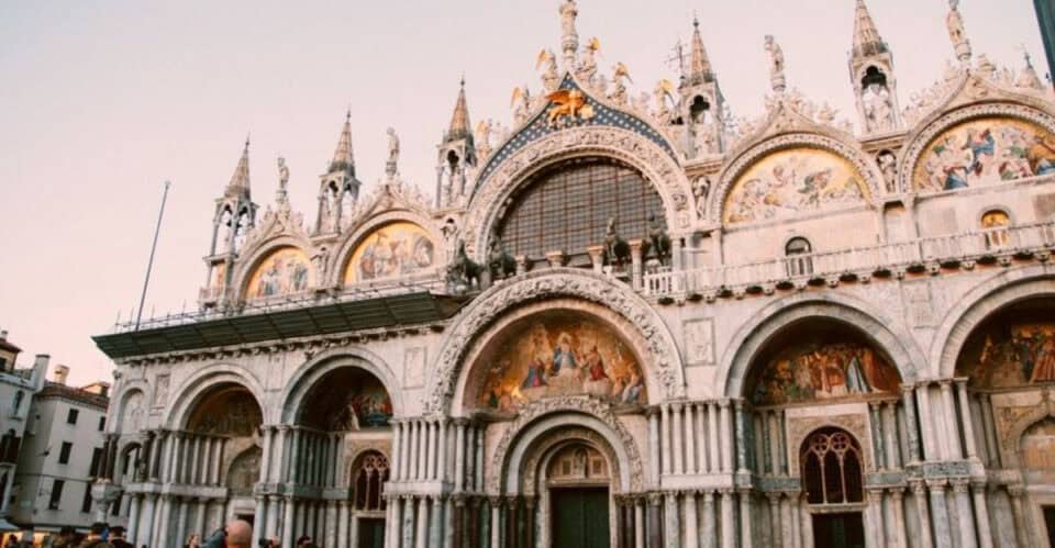 10 Stunning Examples of Byzantine Architecture – DecoFond