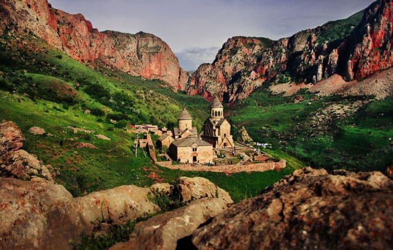10 Monasteries Around the World That Are Architectural Marvels – DecoFond