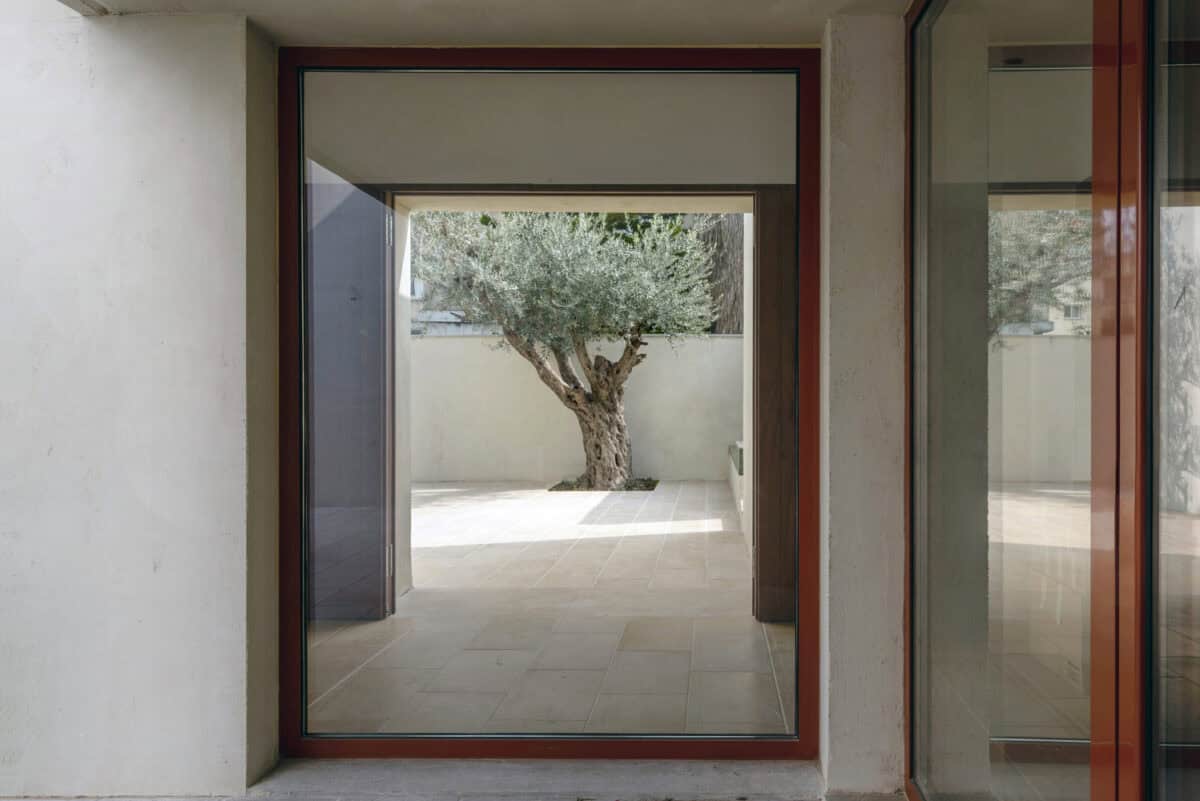 10 Incredible Homes That Kept Trees Right Where They Were – DecoFond