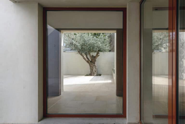10 Incredible Homes That Kept Trees Right Where They Were – DecoFond