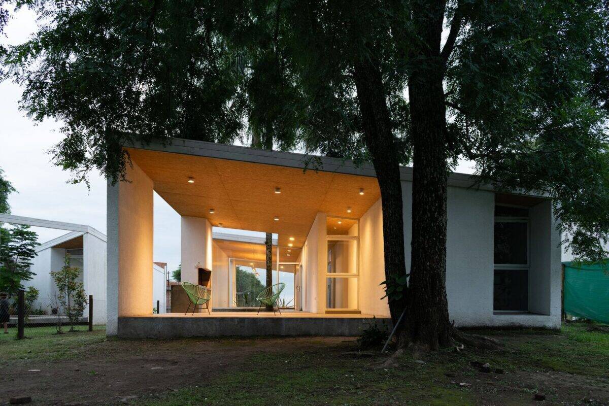 10 Incredible Homes That Kept Trees Right Where They Were – DecoFond